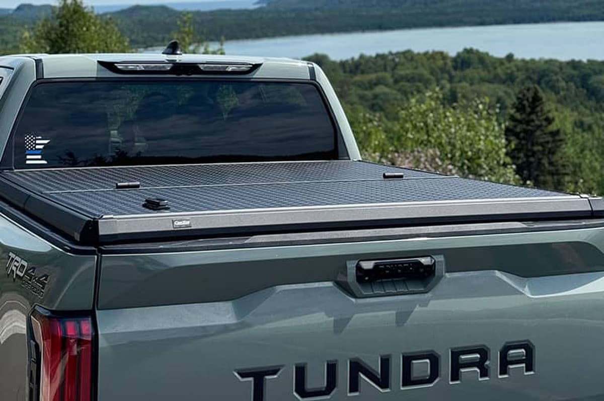 Ford F-150 DeeZee Black Guardian Hard Folding Tonneau Cover for 2015 to ...
